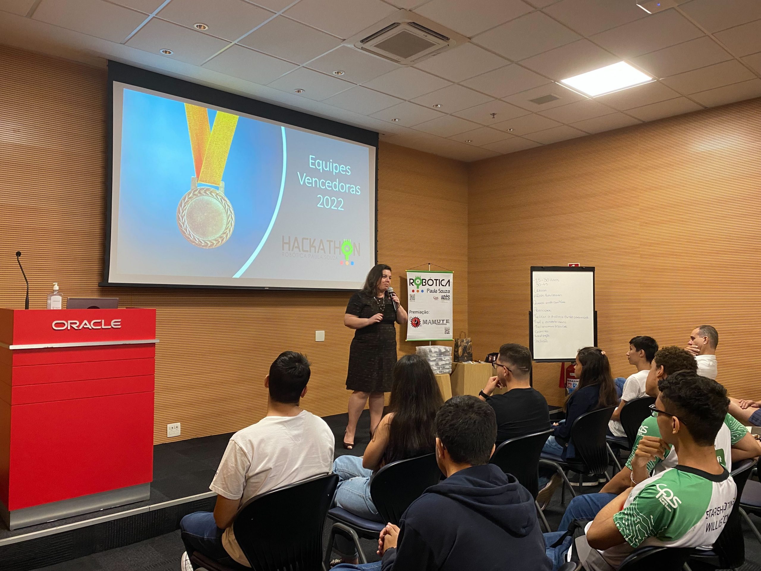 Oracle Academy apoia a inovação por meio de um hackathon estudantil no ...