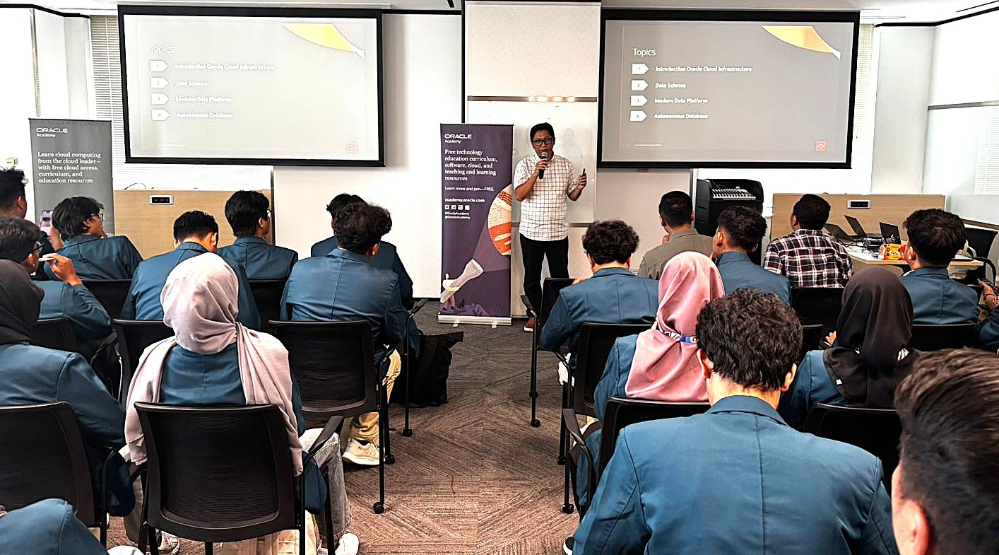 Oracle Academy Industry Visit Faculty Day at Oracle Indonesia office empowers Diponegoro ...