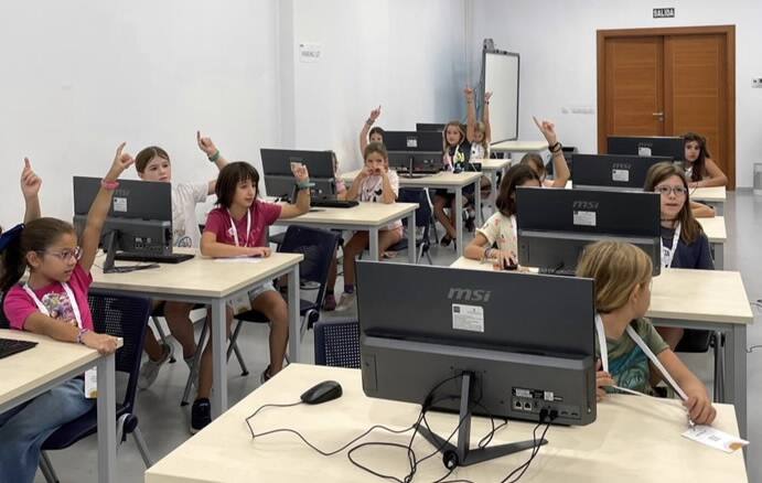 Empowering future tech leaders Oracle4Girls workshop introduces girls ...